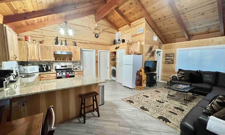 Residential Serrano Pines Cabin In Big Bear! - Big Bear, CA