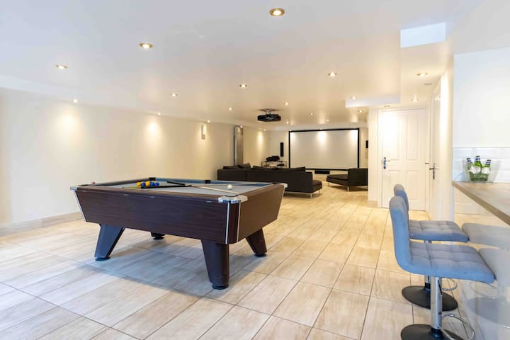 Huge 6 Bed House With Entertainment Room And Hotub - Southampton