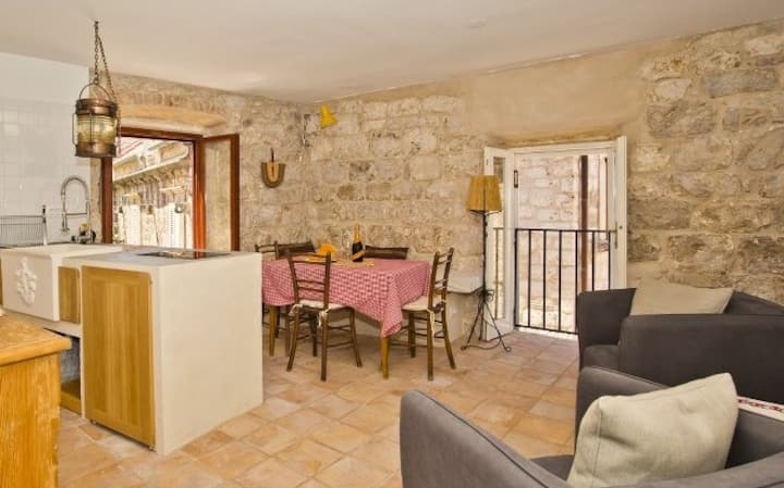 Beautiful 2 Bedroom Apartment In Heart Of Hvar. - Hvar
