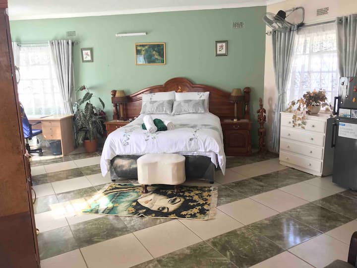 Exquisite One Bedroom Cottage - Harare