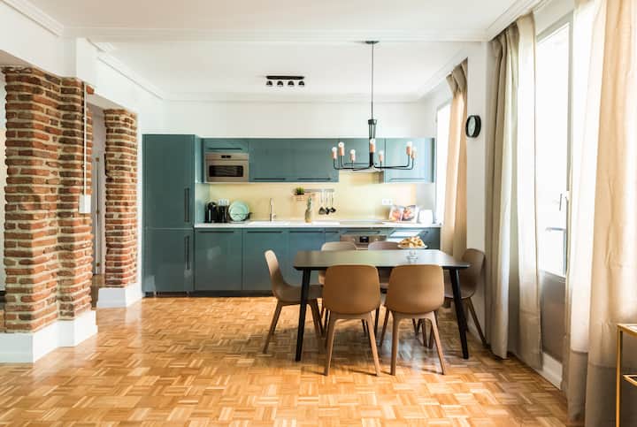 Stylish & Spacious 3-bedroom In La Latina - Madrid