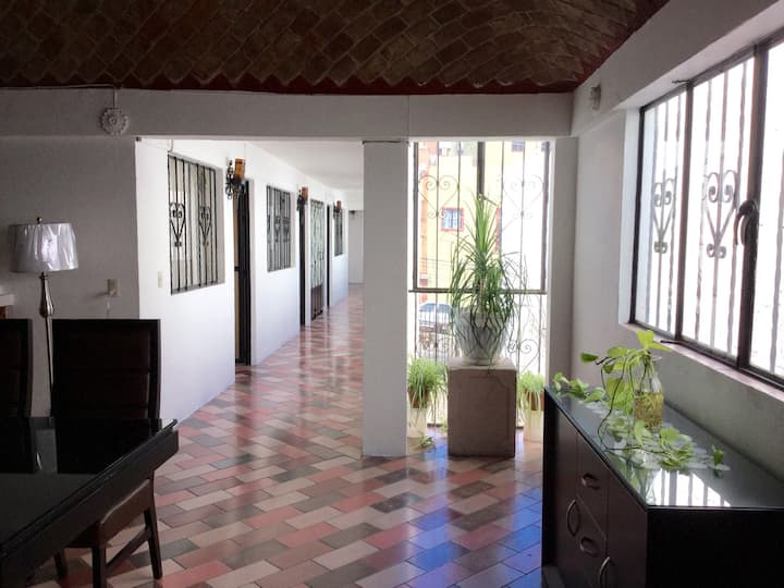 Casa Lupita Spacious, On A Main Avenue - Guanajuato