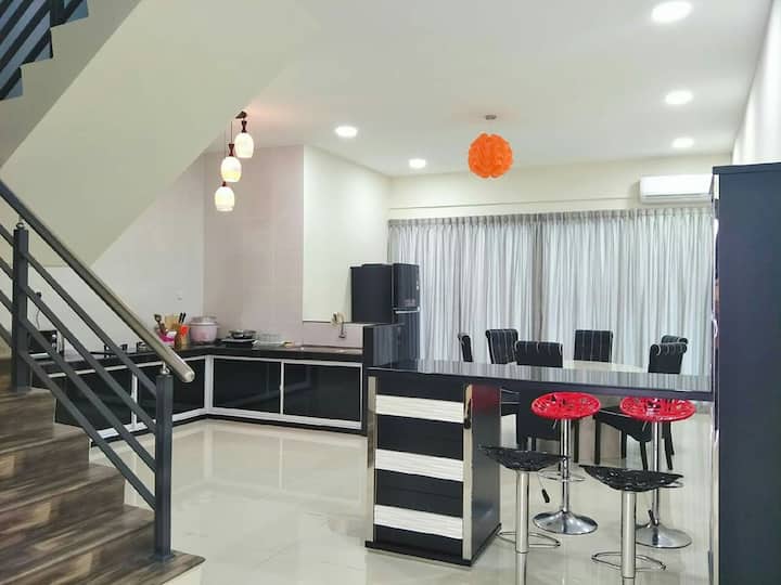 House and Townhouse Vacation Rentals in Sibu | Airbnb