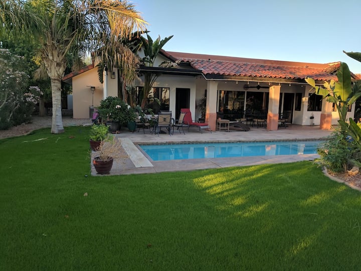 Johnson’s Retreat. 3bd 2 Bath Walk To Coachella !! - Indio, CA