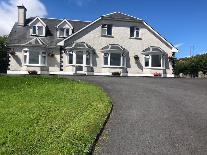 Moyabbey House, Country Living In The City. - Galway