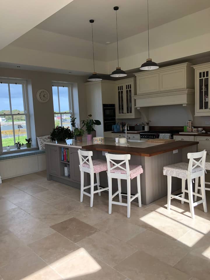 Fantastic Sea Views And Tranquil Three Bedroom - Westport, Ireland