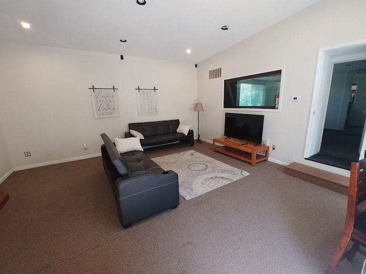 Large Guesthouse -Gated 2 Acres. - Hayward, CA