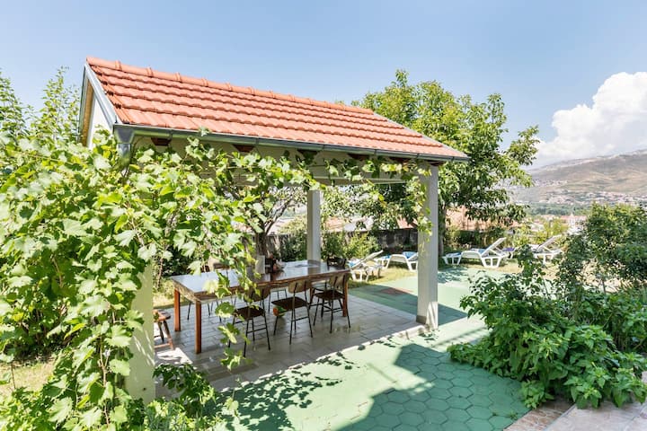 Grand Appart Jardin&parking 3ch&3sdb Près De Split - Croacia