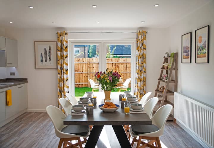 Driveway Parking X2, Central, Quiet Cul De Sac - Ely