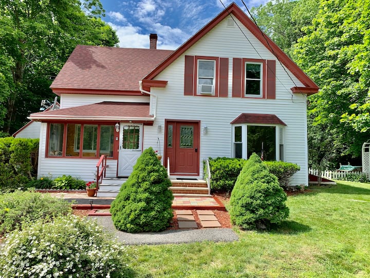 Wagon Wheel Farm House At Explore Acadia Cottages - Bar Harbor, ME