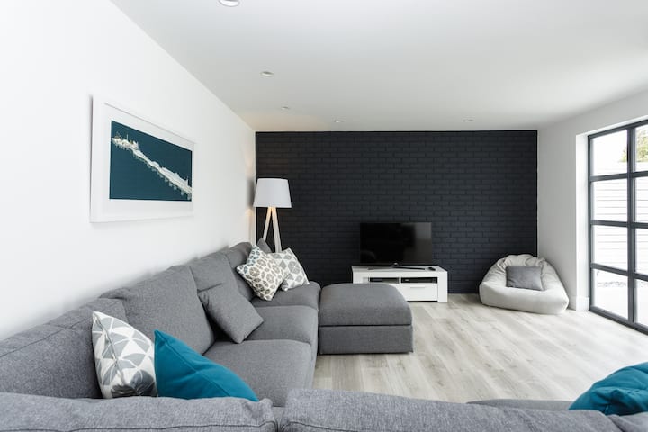 Luxury Family Witterings Beach House With Hot Tub - West Wittering