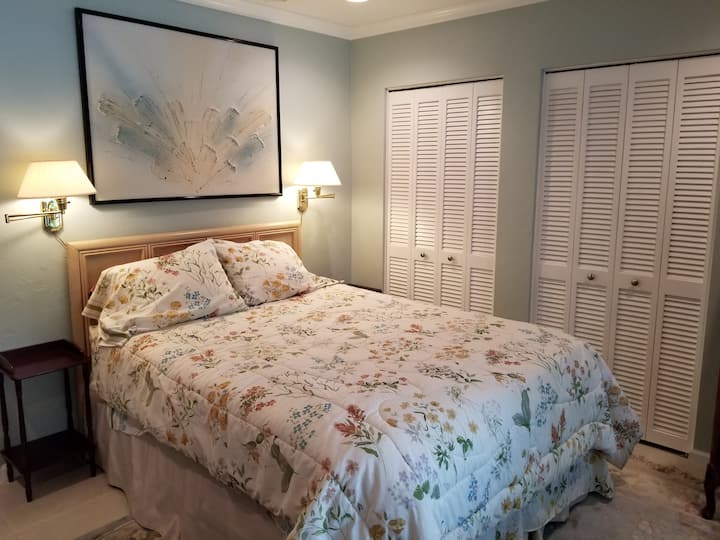 3 Bedrooms In Country Estates Home - Jupiter, FL