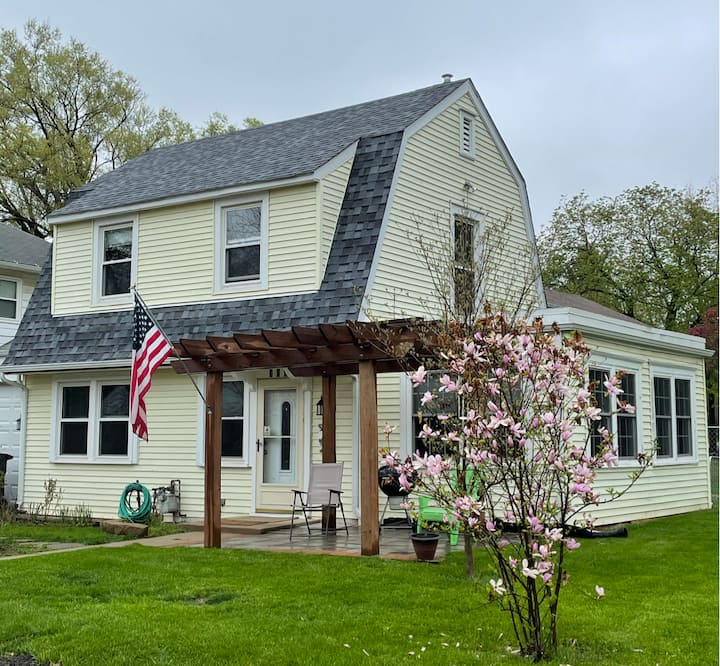 Quaint Home & Walking Distance To Nd!!!! - South Bend, IN
