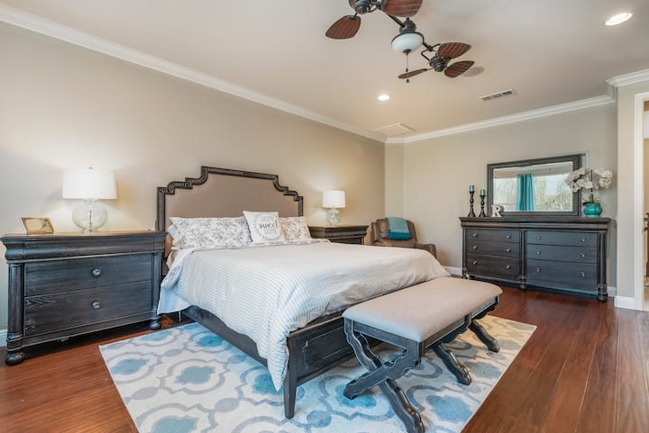 Master Bedroom With En Suite In Luxury Home - Temecula, CA
