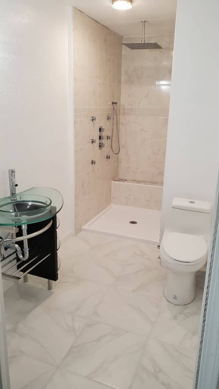 7 Bed • 4br • Clean Cozy Updated • Big Corner Lot - Spokane, WA