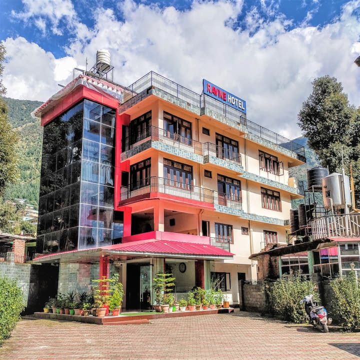 Ninjeri Parvat @ Ravine Hotel ( For 5 Guests) - ダラムシャーラー