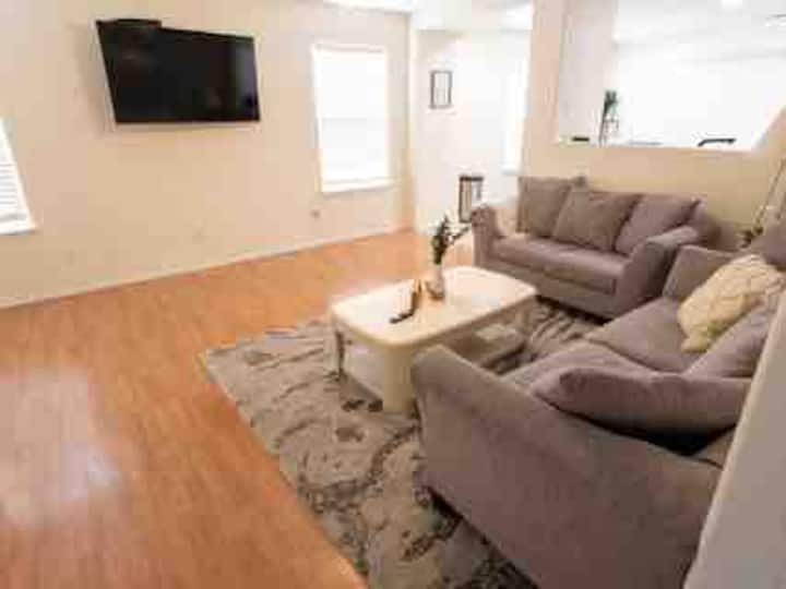 Beautiful And Cozy 3 Bedroom 2 Bathroom Home - Albuquerque, NM