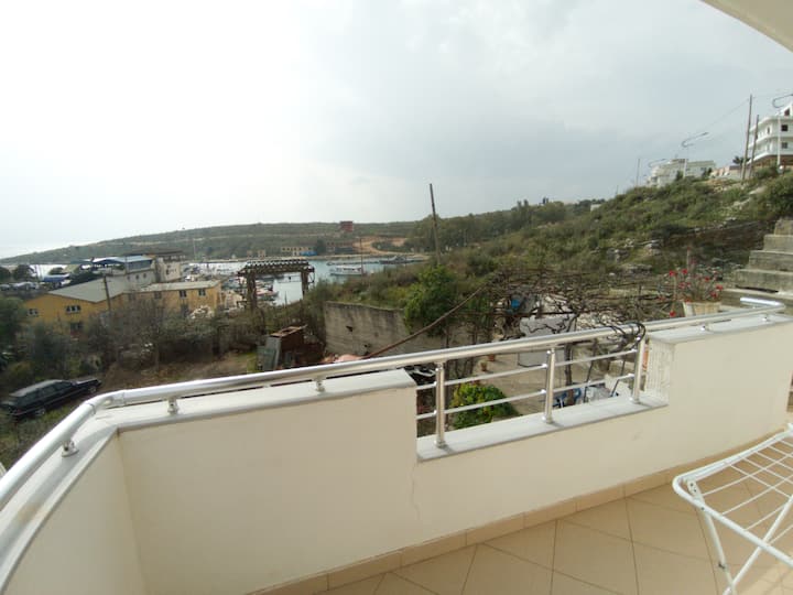 Cheereful 3-bedroom Residential Home With Free Parking And Wirlees On Permises - Sarandë