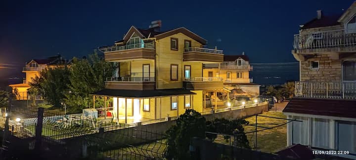 Ayvalık Altınovada 4+1 Denize Sıfır Tripleks Villa - Dikili