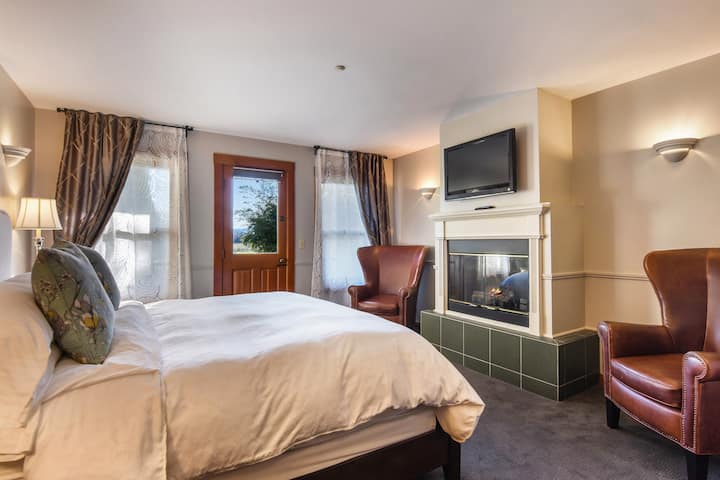 Wild Iris Boutique Inn -  King Suite - La Conner, WA