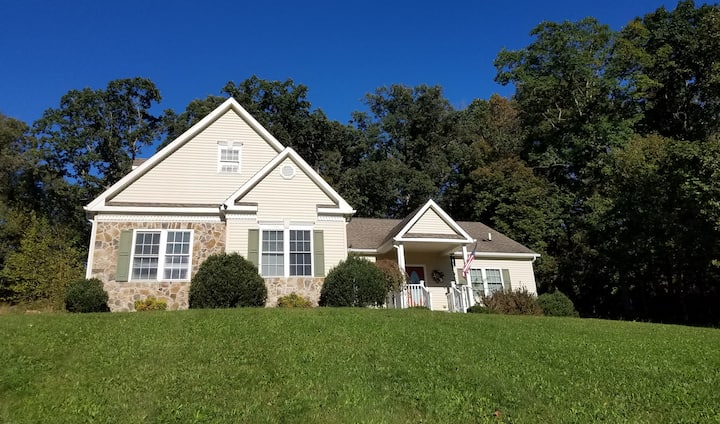 Private Apartment, King Bed, Easy Access To I-81 - Edinburg, VA