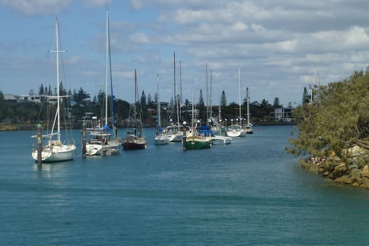 Beach 300mts-adventure, Relax, Swim, Shop Or Dine* - Sunshine Coast