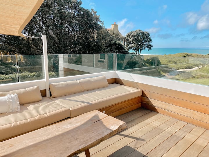 Sully’s Beach House, Steps To The Beach. Sleeps 7 - Tauranga