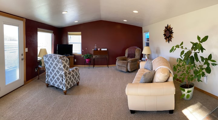 Adorable Out Of Town Guest House - Hamilton, MT