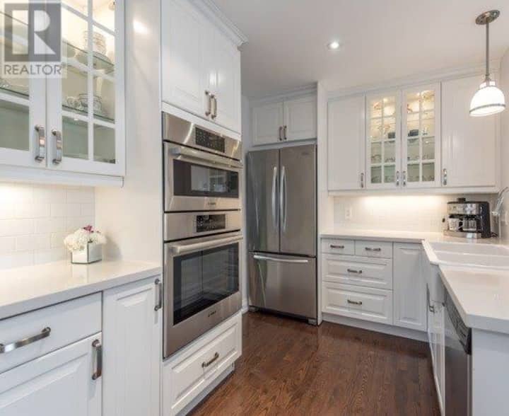 Master Bedroom En-suite Near Utsc Scarborough - Pickering