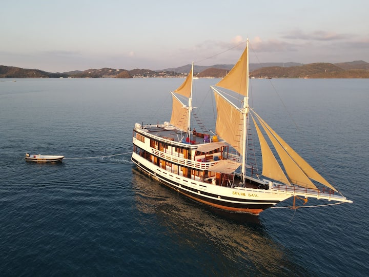 Sukha Sail Komodo Phinisi Cruise Ship Experience - Labuan Bajo