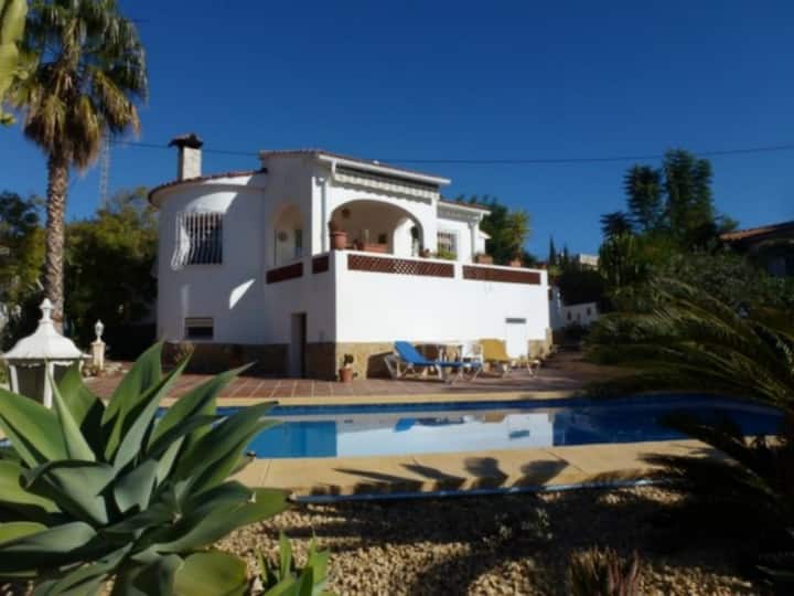 Villa Con Dos Dormitorios Y Piscina Privada - Calpe