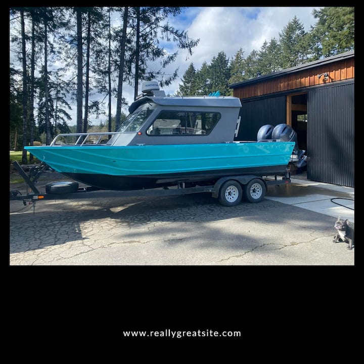 Strawberry Island Charters - Tofino