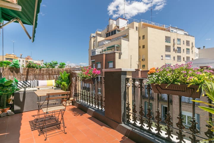Apartamento Atico Con Terraza Privada En Madrid - Madrid