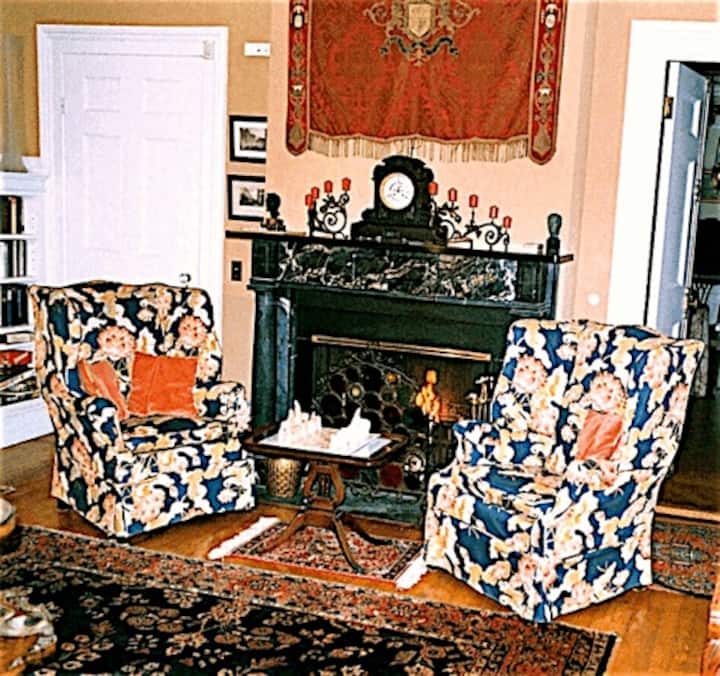 Whistler's Inn/the Cotswolds Room (#2) - Lenox, MA