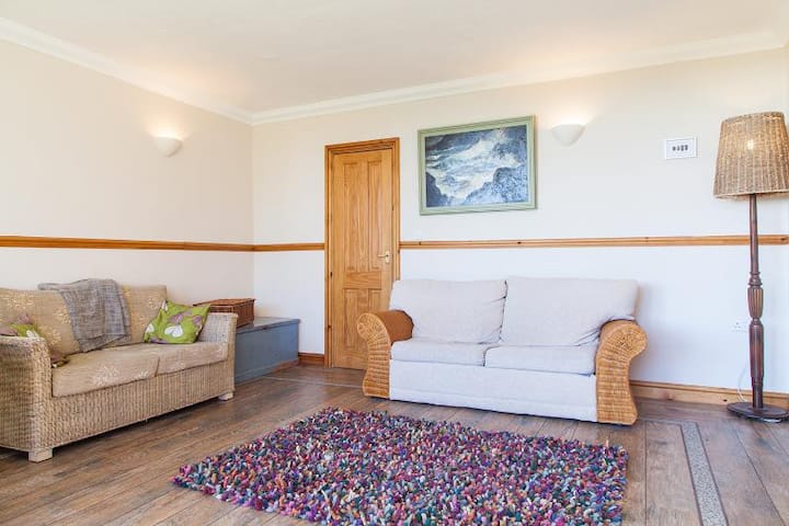 Rustic Apartment With Sea Views - Tenby