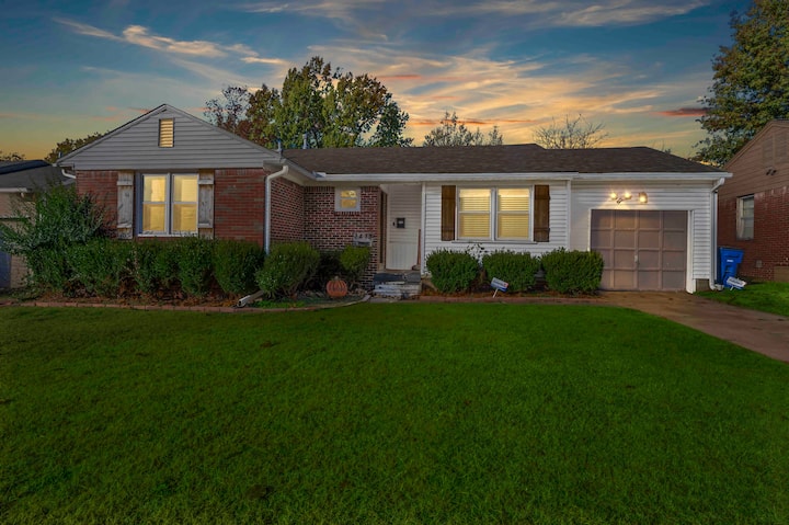 Your Modern & Cozy Haven In The Heart Of Tulsa - Tulsa, OK