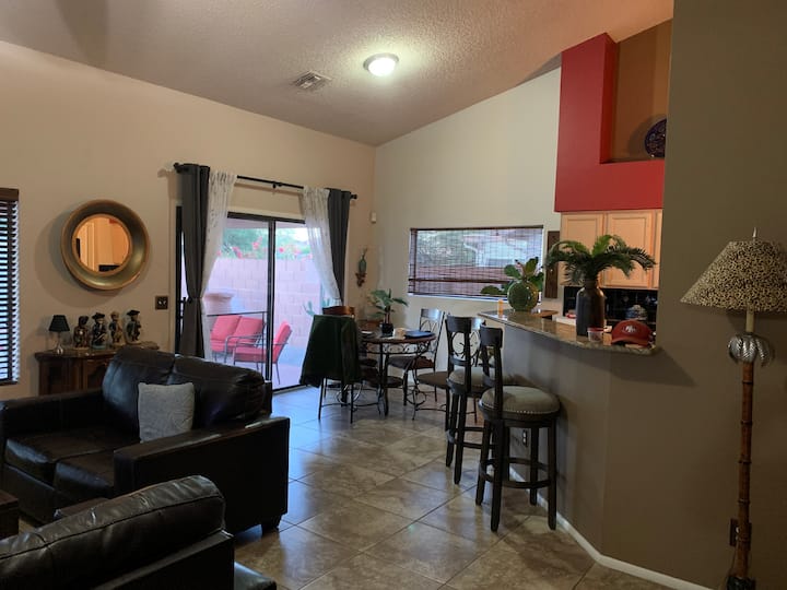 Tucson Beautiful Upscale Three Bedroom Home. - Marana, AZ