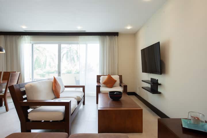 Fabulous Condo Steps From The Beach And 5th Ave, Rooftop Pool - Playa del Carmen