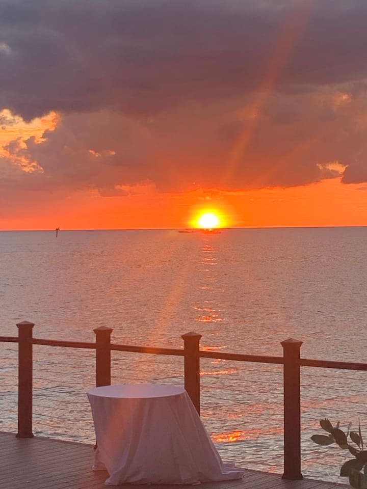 Our Best 1bdrm/2bath Suite/edge Waterfront - Clearwater