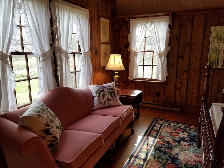Katy Trail Farmhouse - 3 Bd/2.5 Bath - Amazing! - Defiance Ridge Vineyards, Defiance
