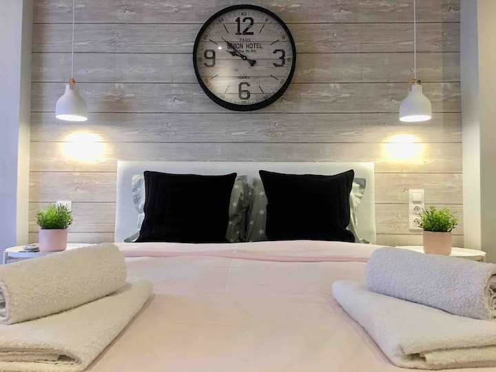 Demi’s  Home - Thessalonique
