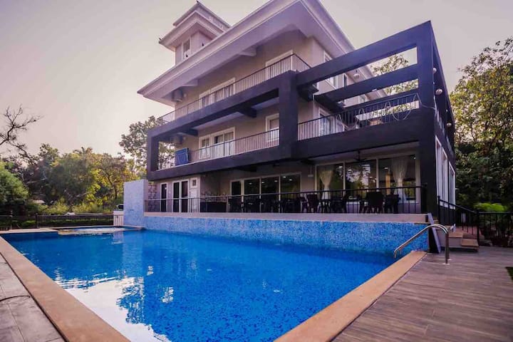 Lush Green 2 Bhk Luxury Flat With Pool - Goa