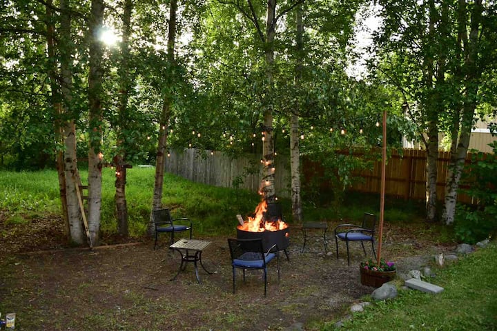The Raven Retreat Unit 2 Just Minutes From It All! - Anchorage, AK