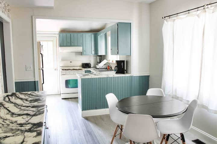 Spacious House With Parking- Ideal For Long Stays - Oswego, NY