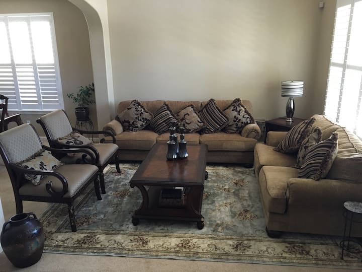 Cozy Court 20 Mins From Downtown Sacramento - Elk Grove, CA