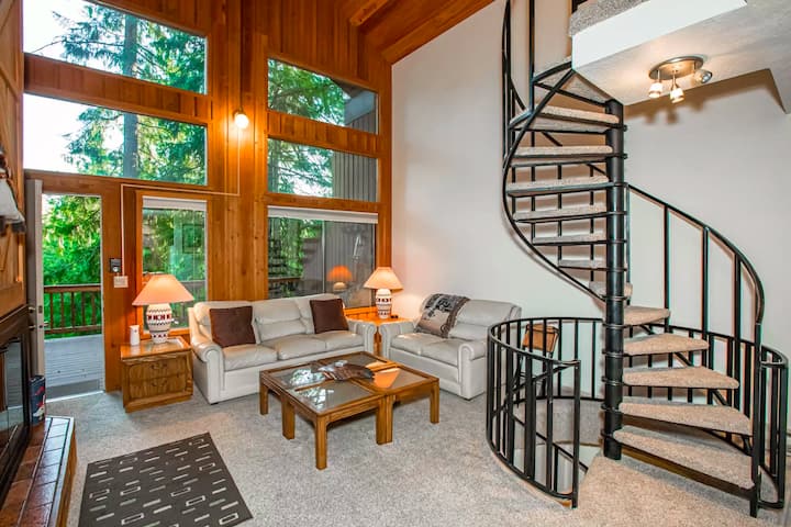 Great All-year Whitefish Mountain Condo - Sleeps 8 - Whitefish, MT