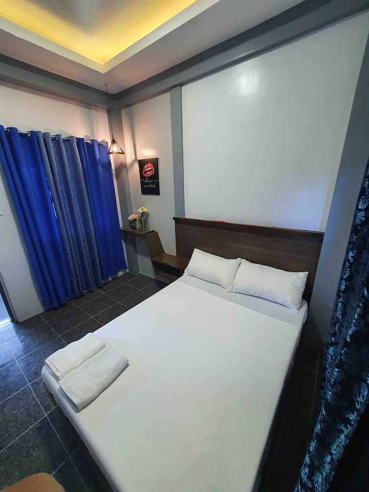 Hotel Rooms Good For Two (2) With Free Parking - Ormoc