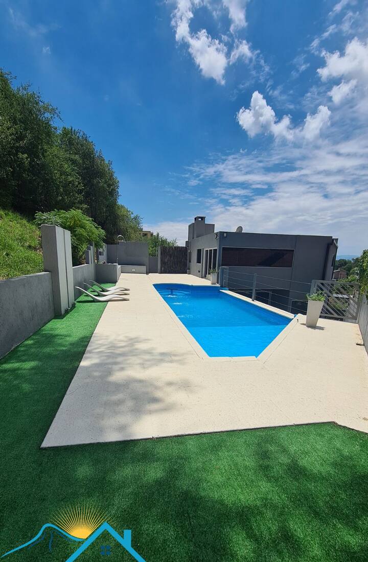 Casa Sobre La Montaña En Barrio Residencial! - Villa Carlos Paz