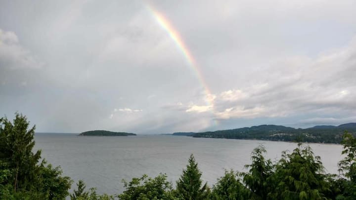 Sunset Waterfront-beachside Getaway - Sechelt