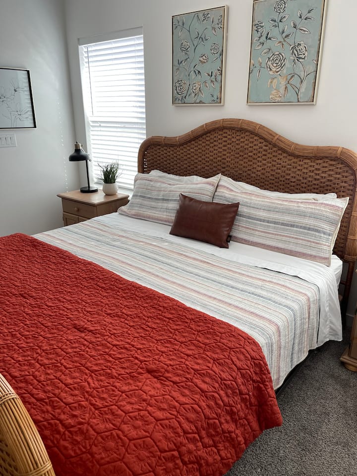 Superhero Condo |Ada Access| 4bdrm | Huge Condo! - Richland, WA